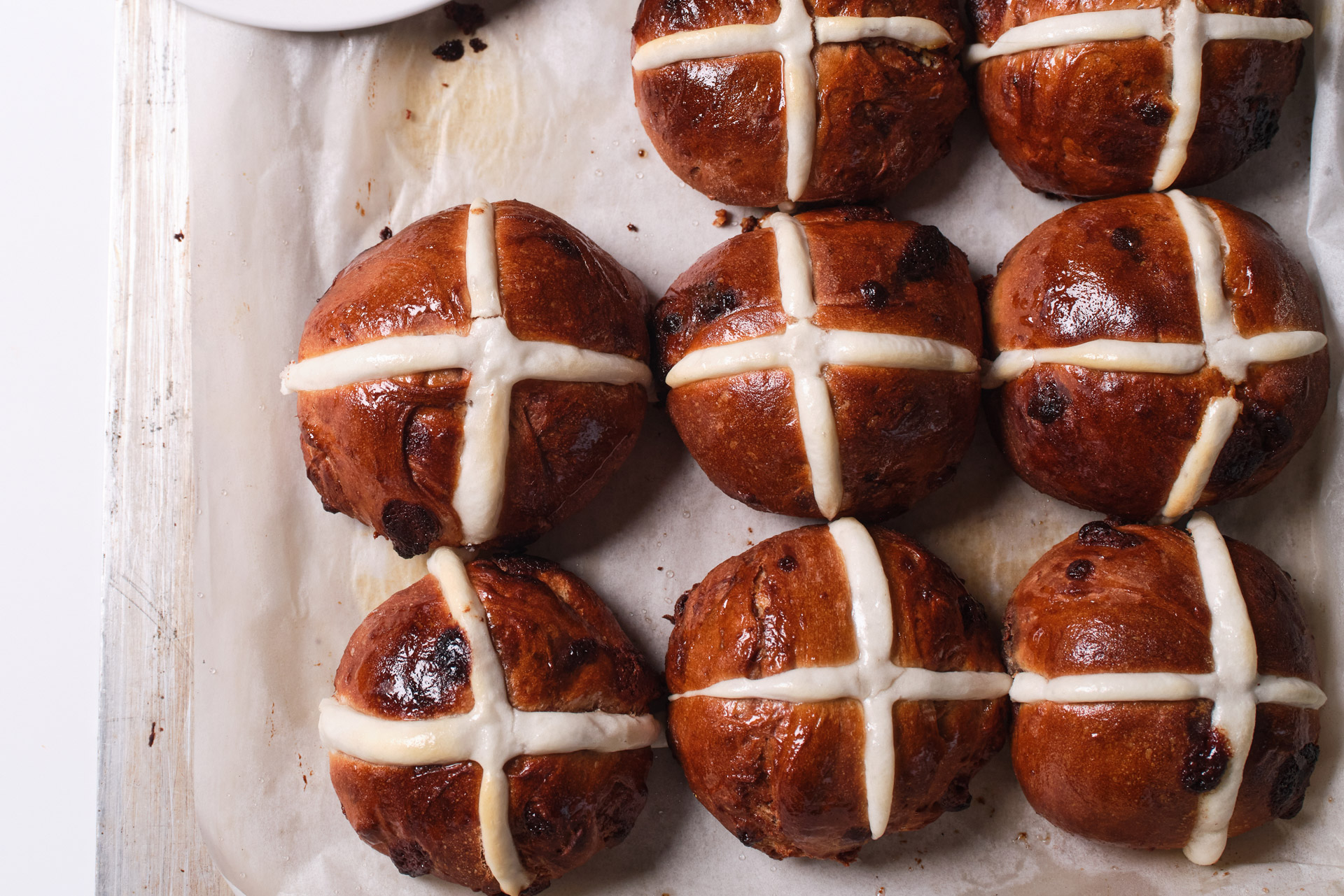 Mud Choc Chip Hot Cross Buns - MAURI