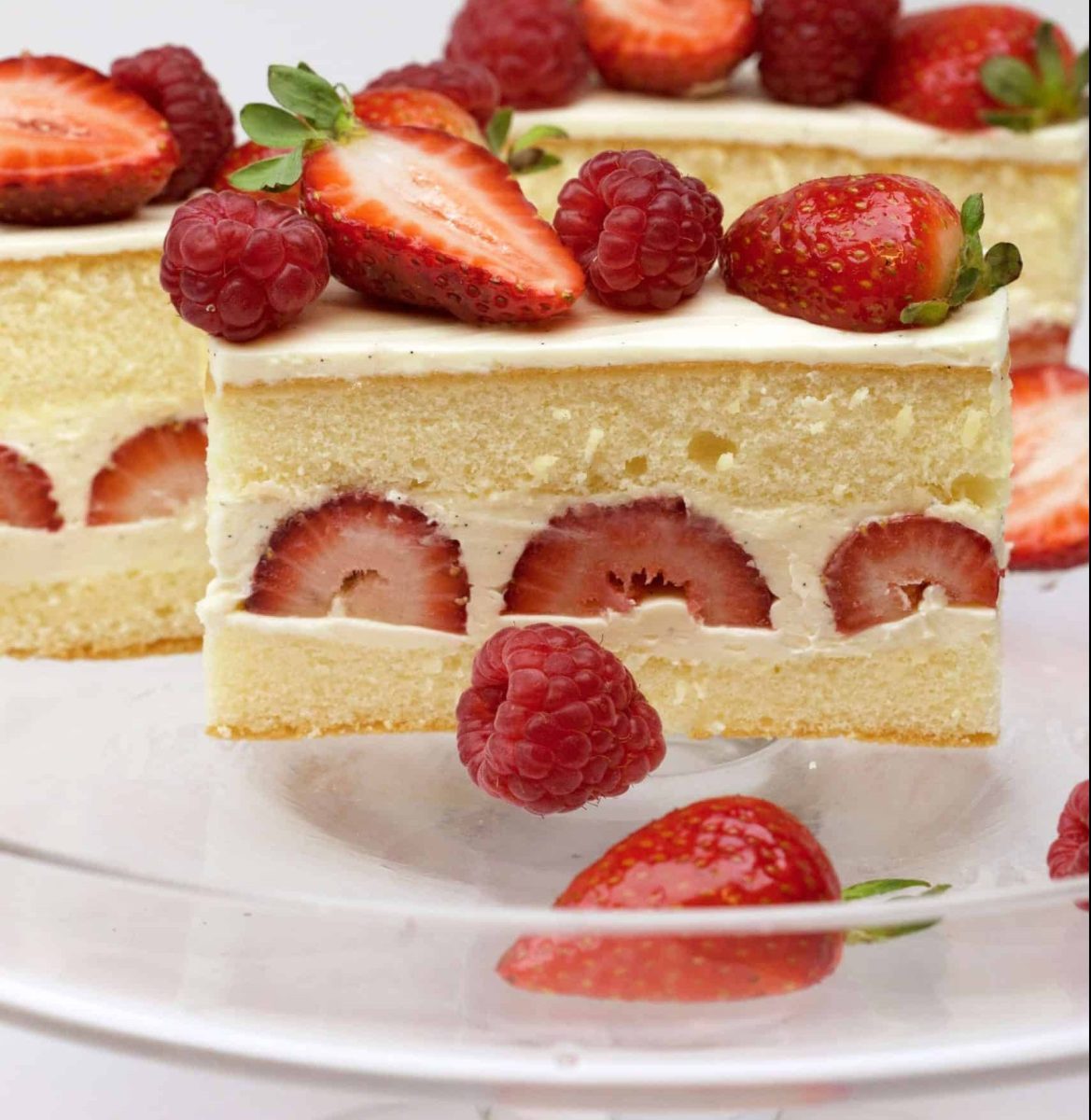 Strawberries & Cream Cake - MAURI